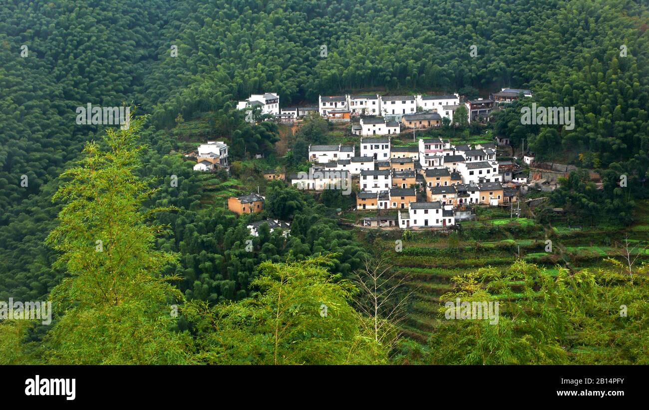 An ancient village in the deep mountains of Mukeng Village, Yixian ...