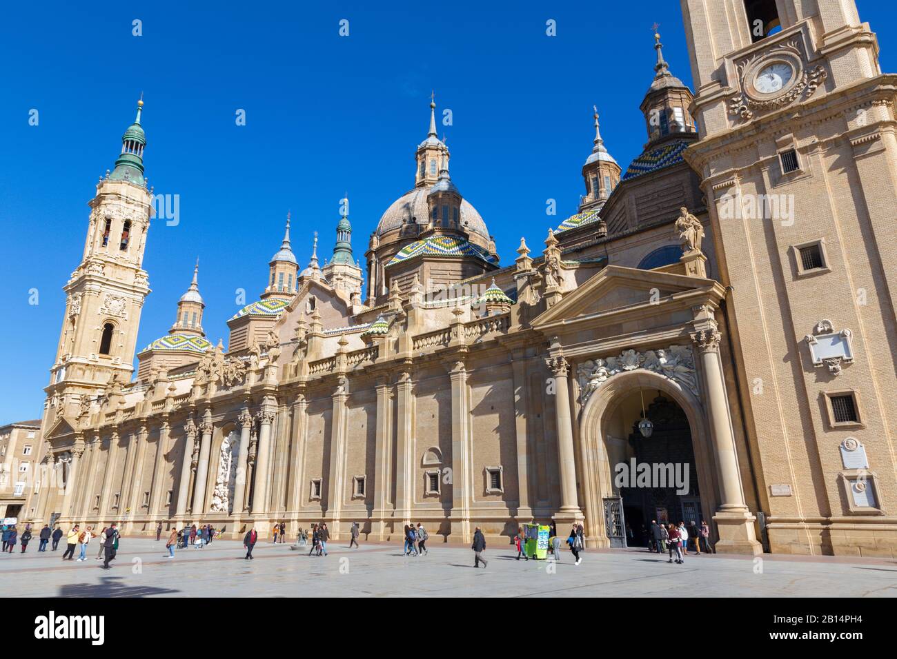 Zaragoza cathedral hi-res stock photography and images - Alamy