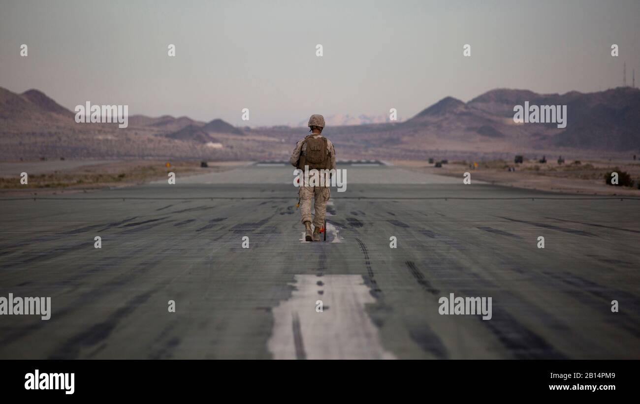 Aircraft ground support equipment hi-res stock photography and images ...