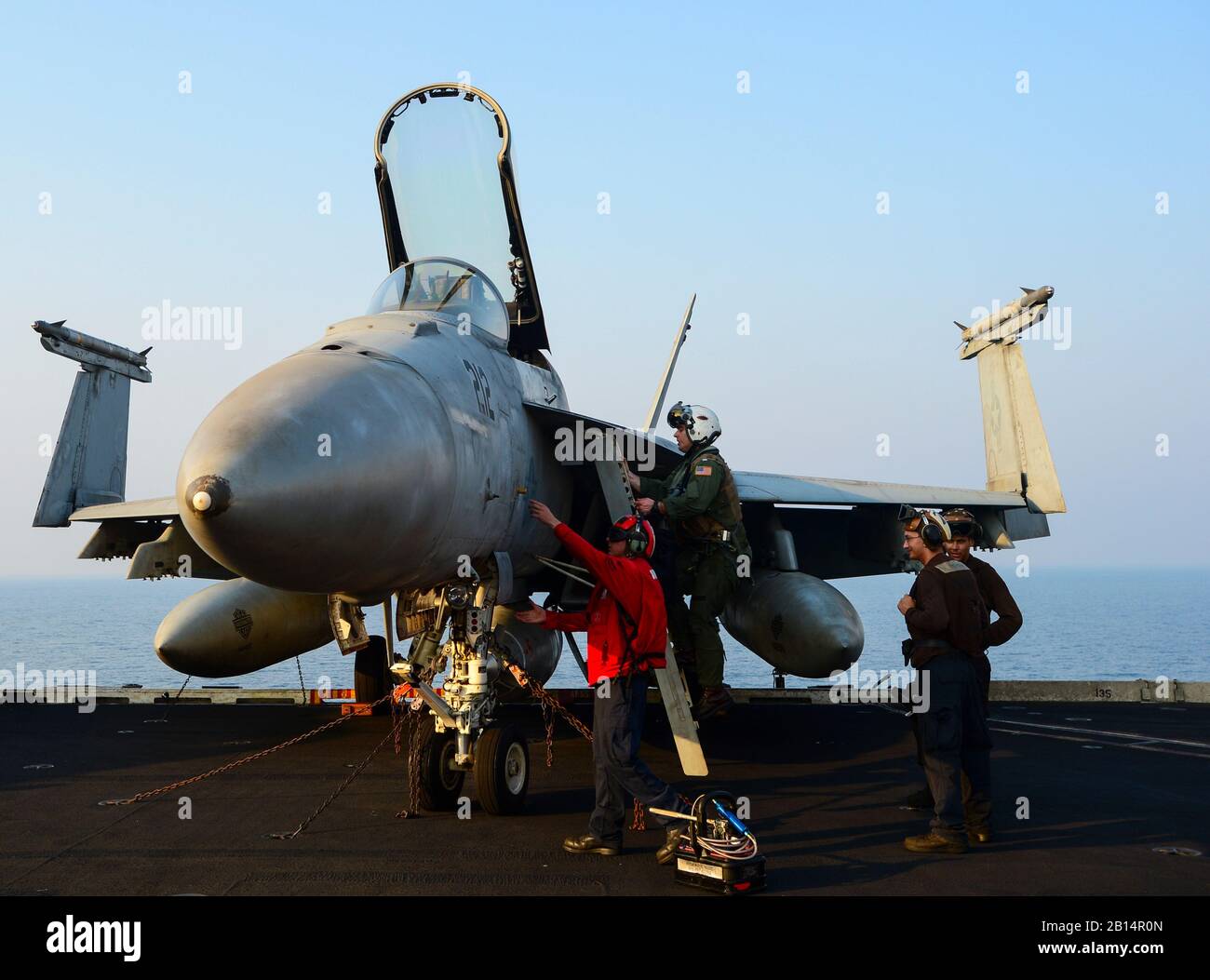 Salvage ship operation hi-res stock photography and images - Alamy