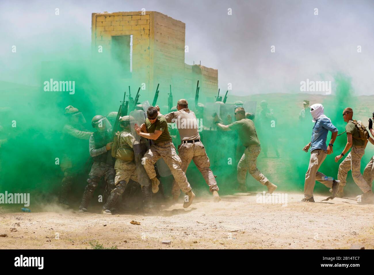 Law enforcement tactics exercise hi-res stock photography and images ...