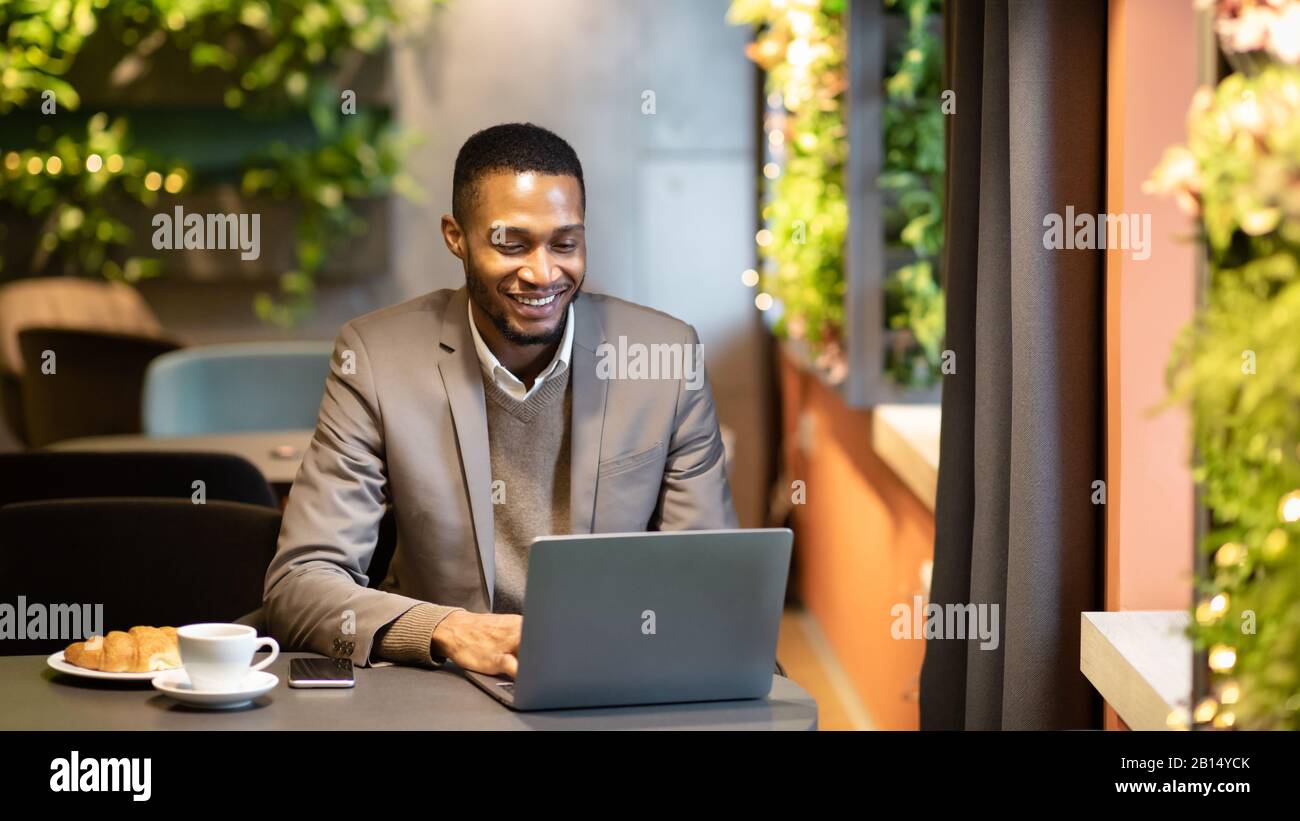 Bar manager hi-res stock photography and images - Alamy