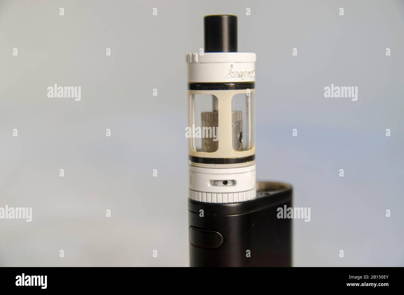 Electronic cigarette box hi-res stock photography and images - Alamy