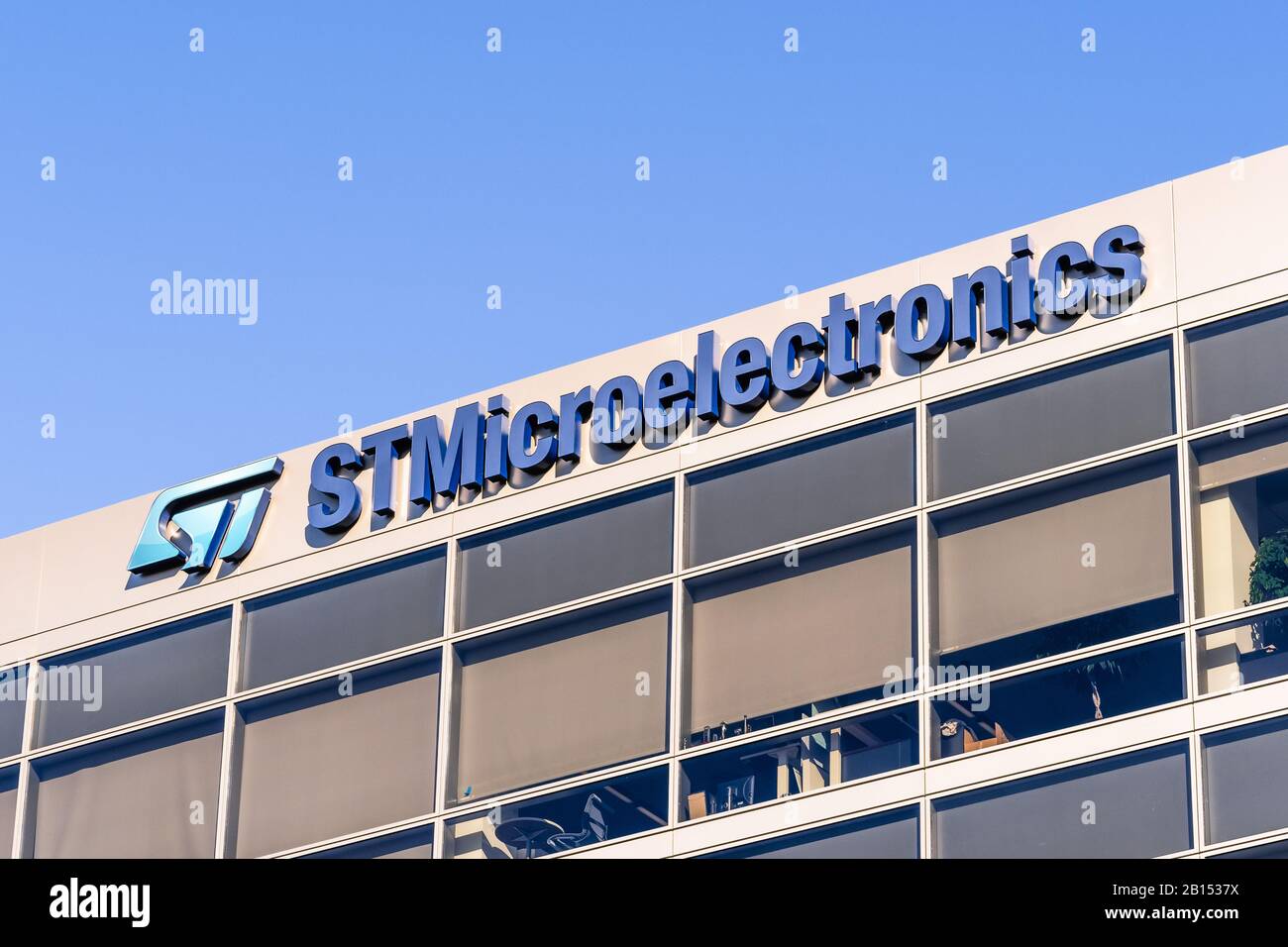 Electronics Factory America High Resolution Stock Photography and ...