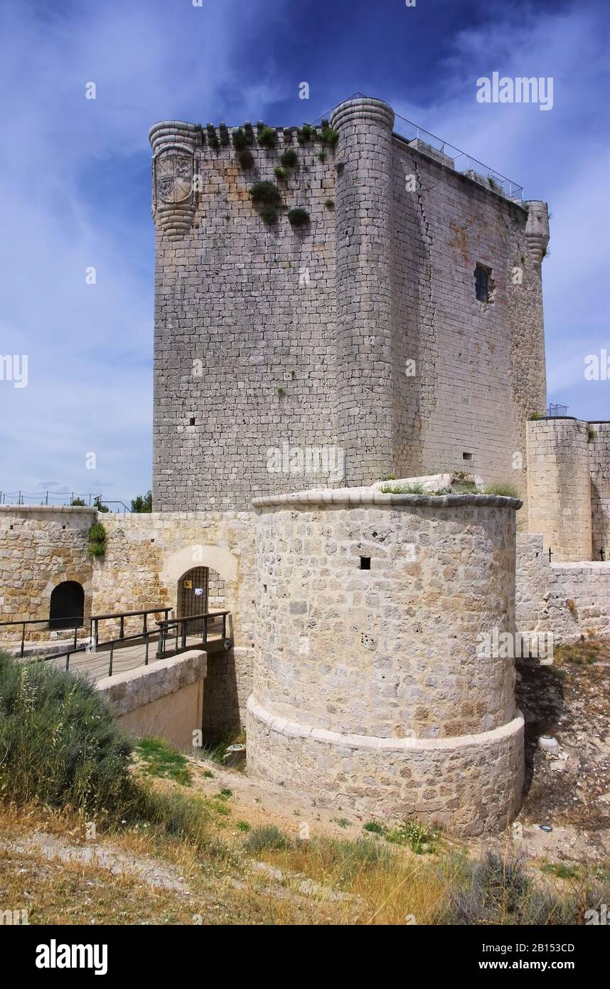 Iscar castle hi-res stock photography and images - Alamy
