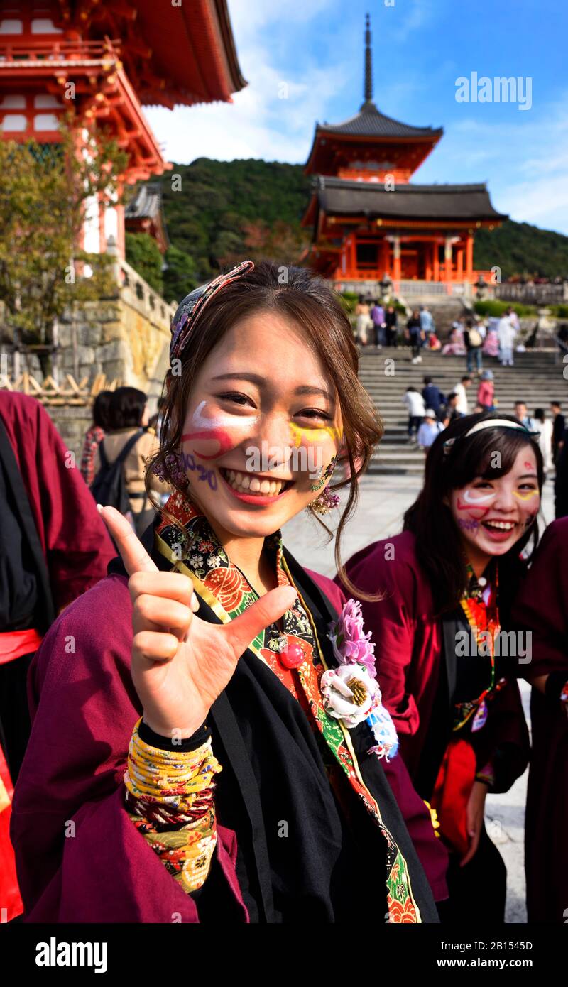 Female dancers japan hi-res stock photography and images - Alamy