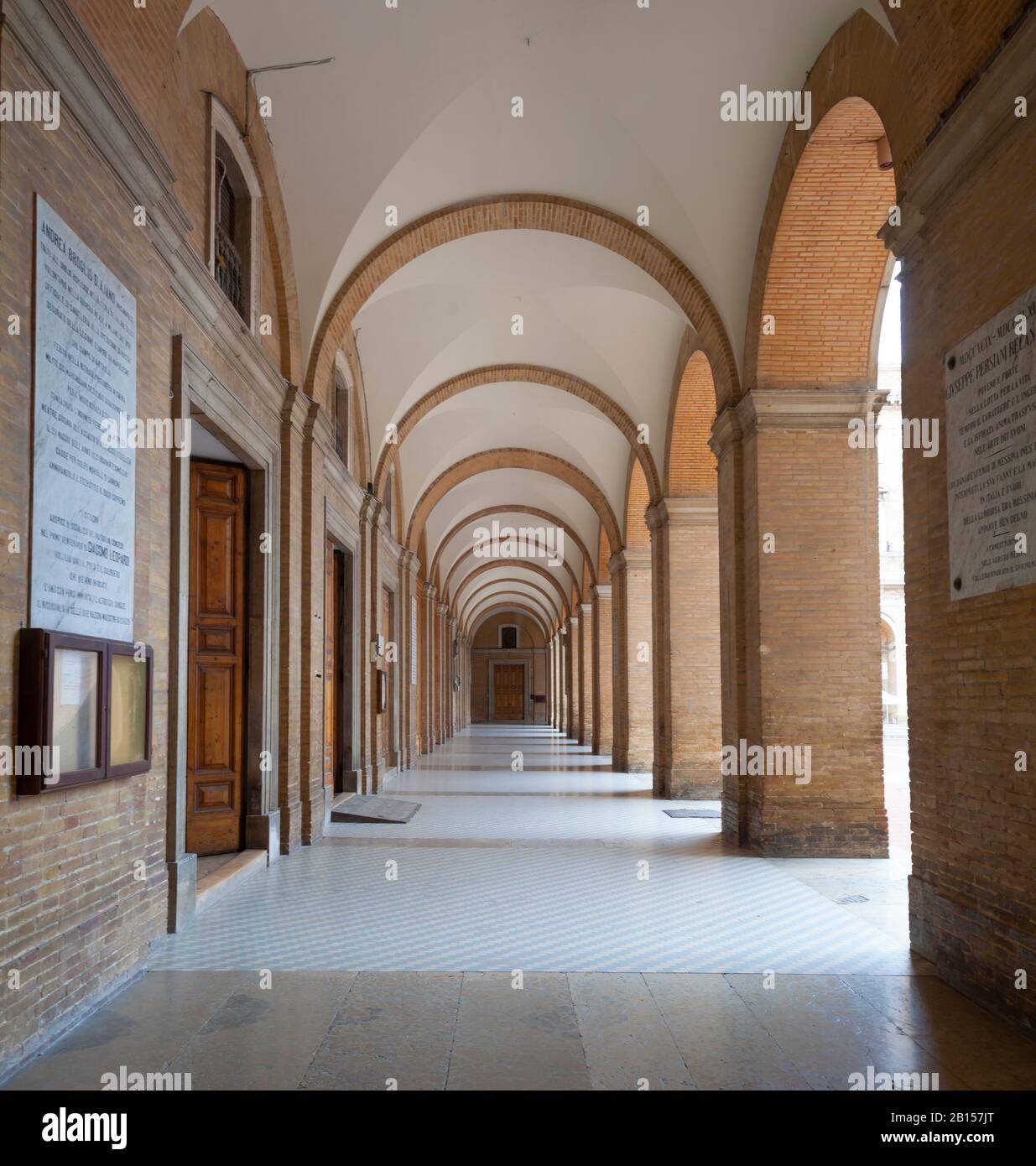 Portico arch hi-res stock photography and images - Alamy