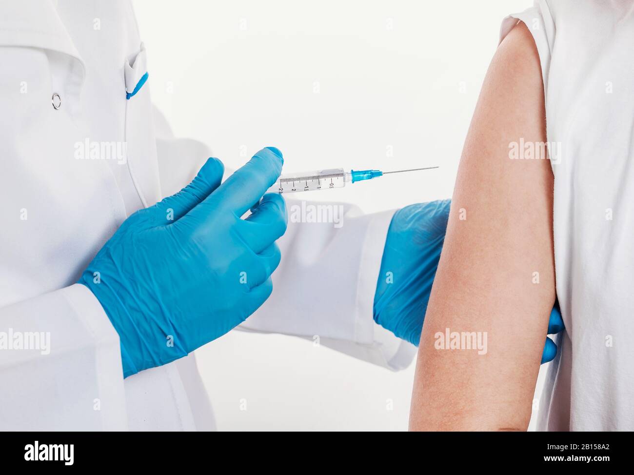 Doctor giving shot hi-res stock photography and images - Alamy