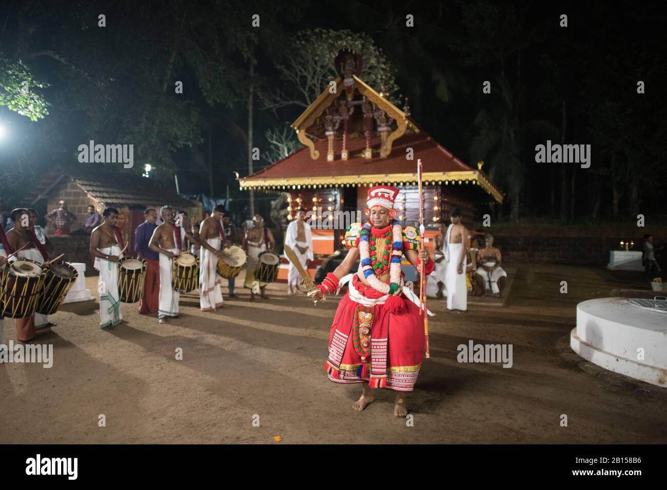 Tribal dance form of india hi-res stock photography and images - Alamy