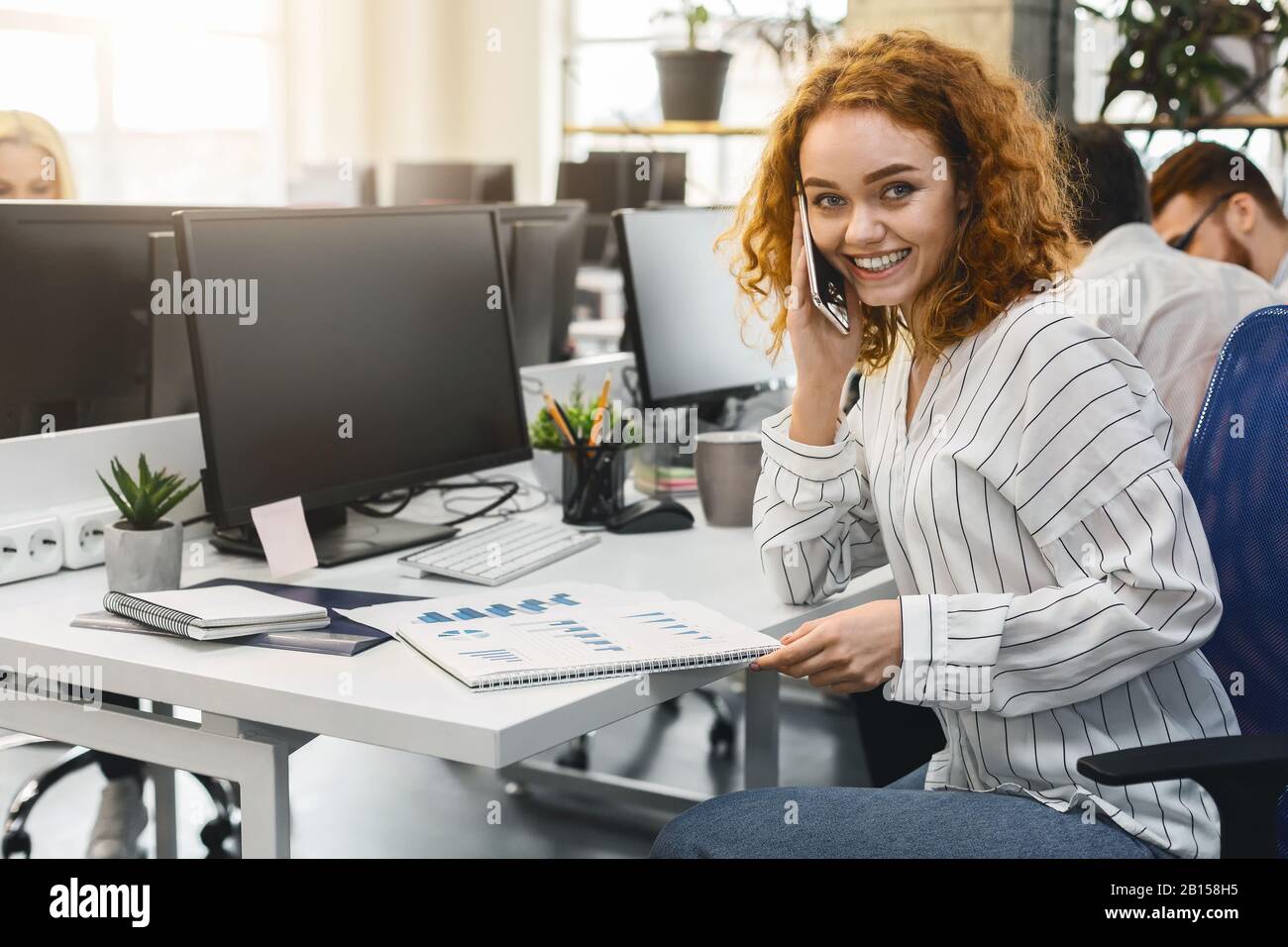 Financial communication hi-res stock photography and images - Alamy