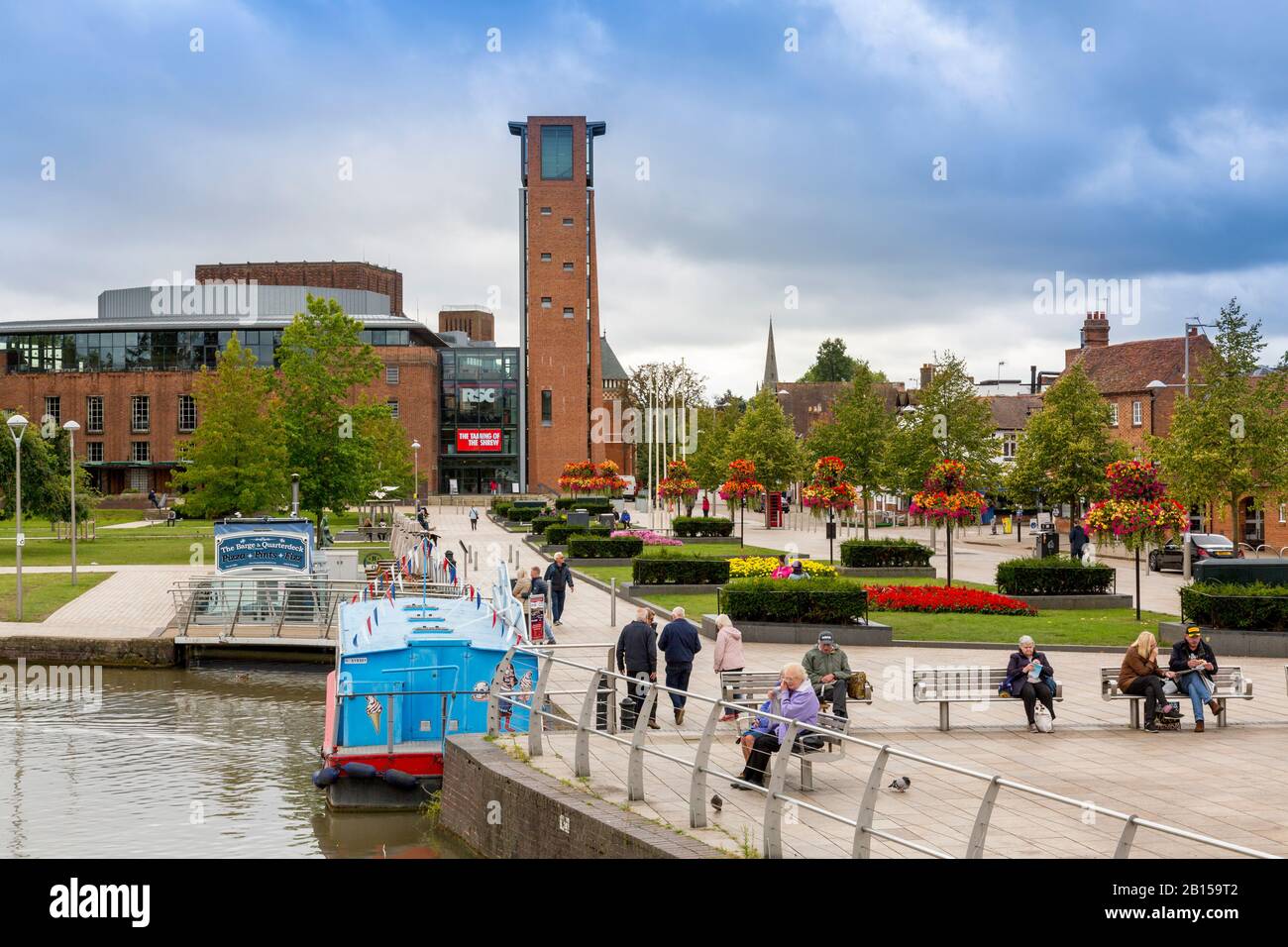 Waterside flower beds hi-res stock photography and images - Alamy