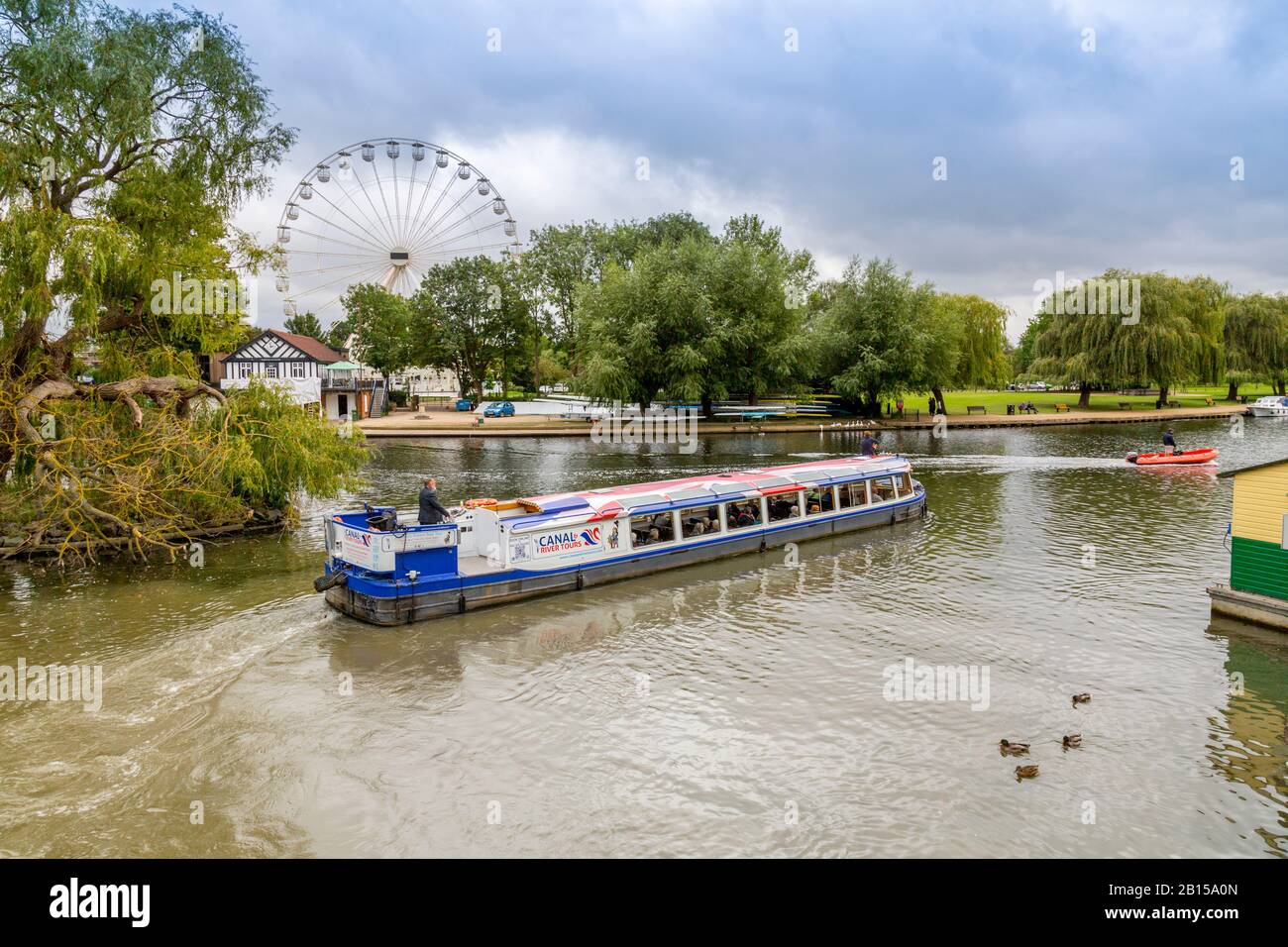 A colourful longboat takes tourists through the Stratford upon Avon ...