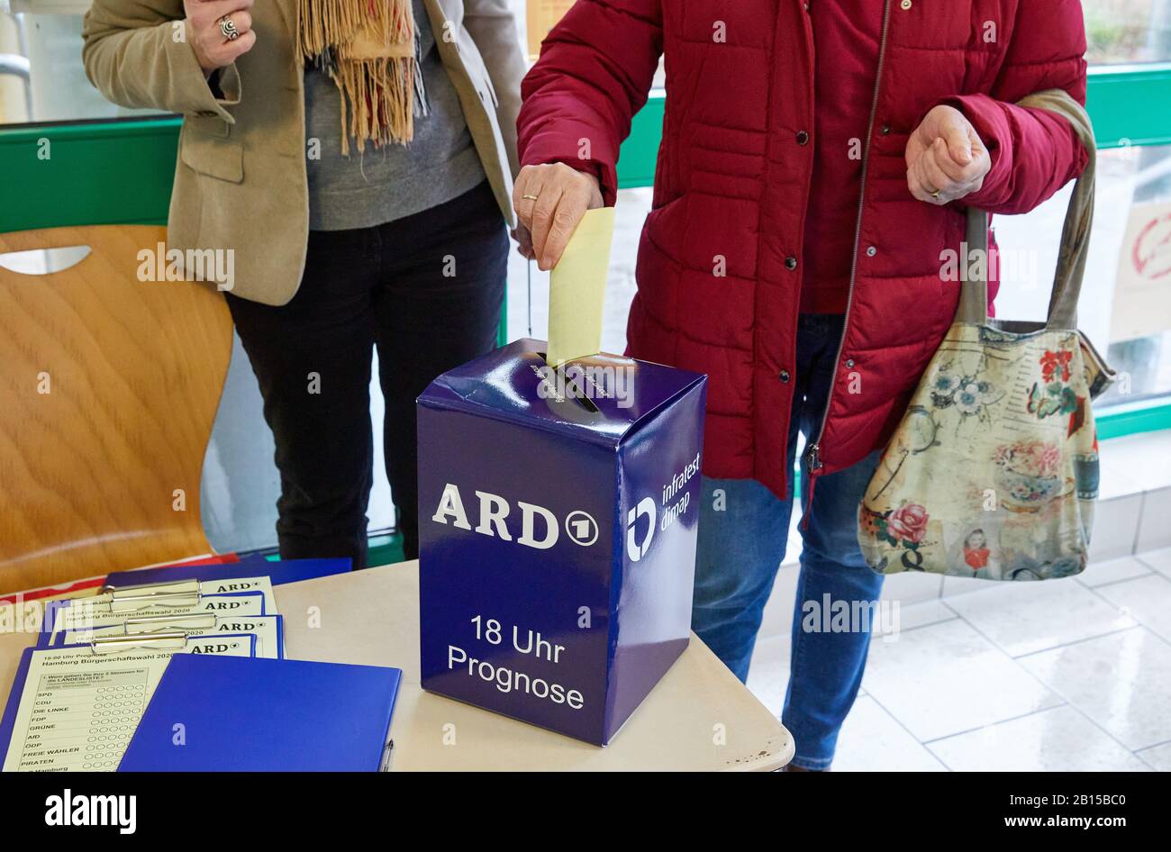 Ard box hi-res stock photography and images - Alamy
