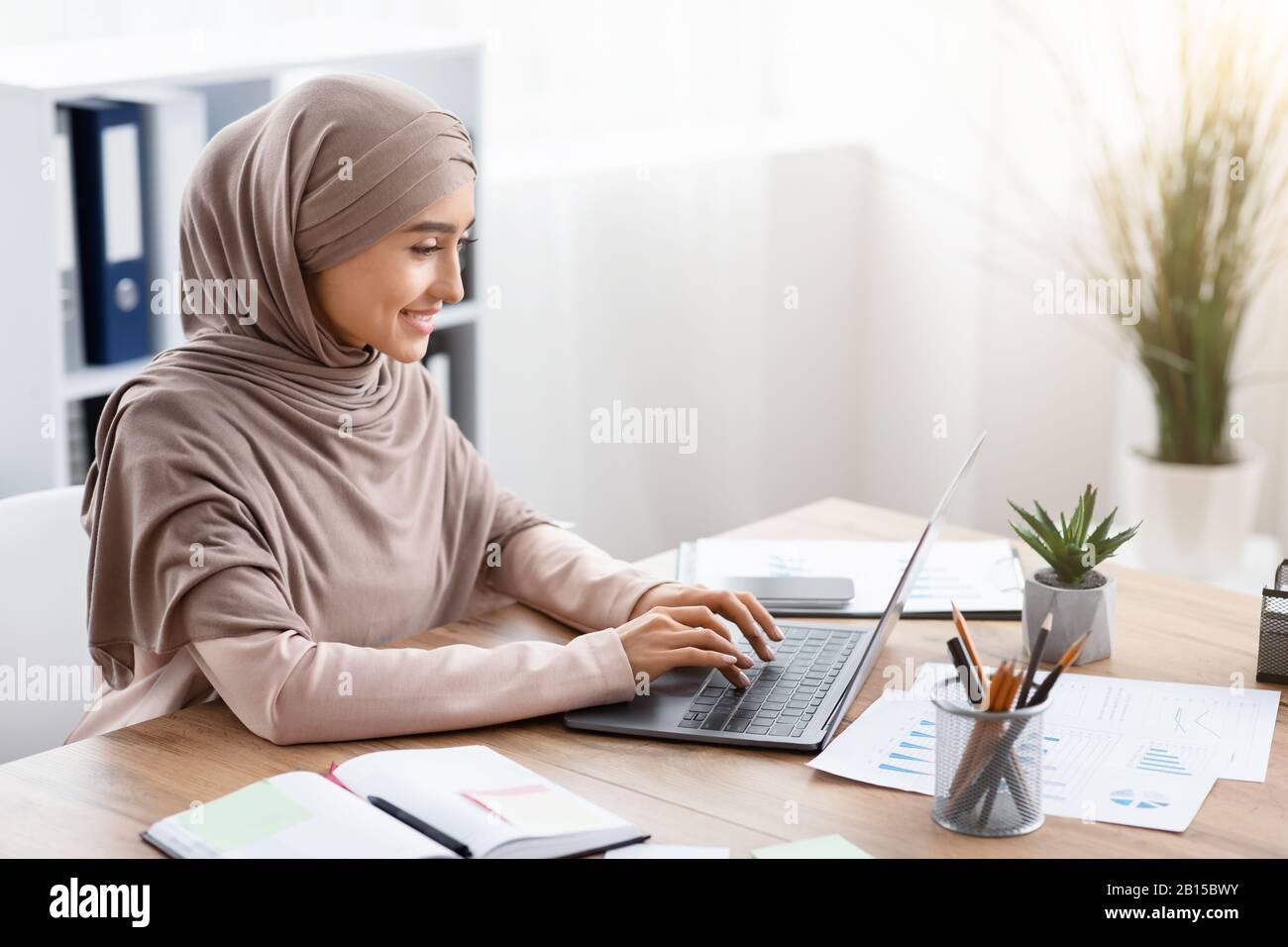 Employment ethnicity hi-res stock photography and images - Alamy