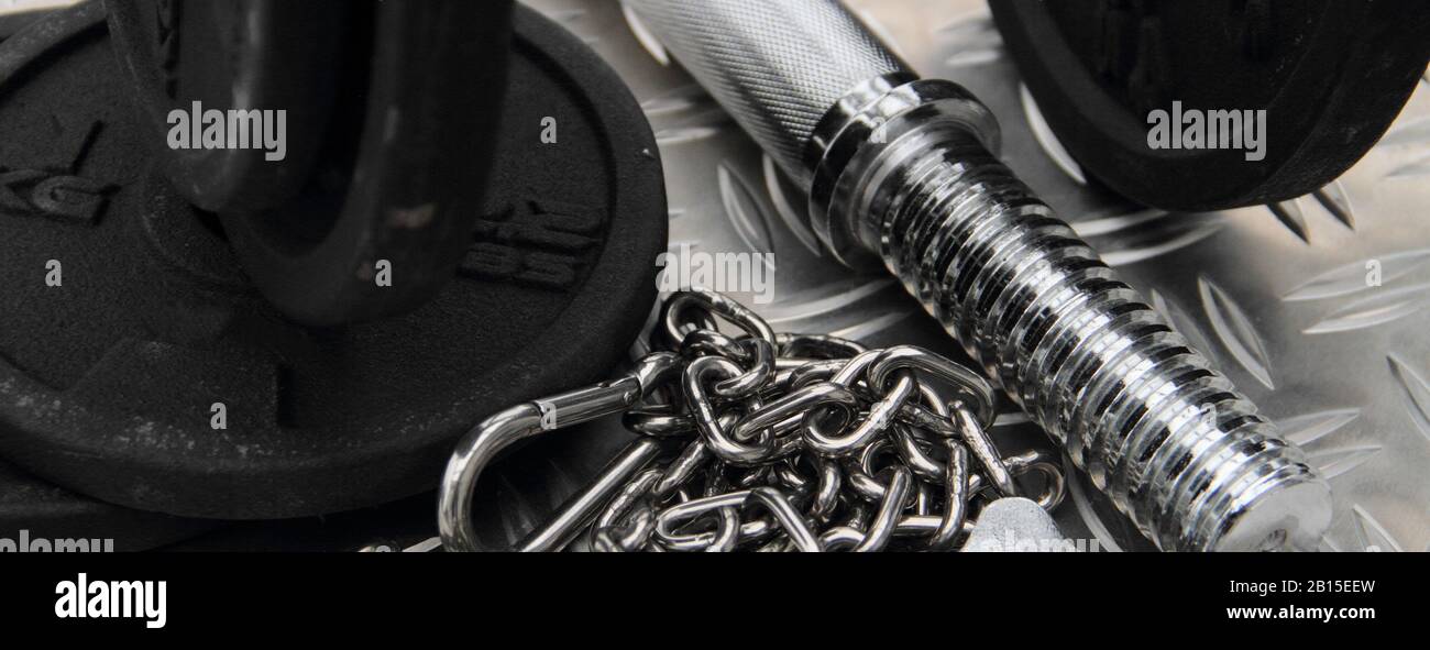 Weights and a chain in a gym Stock Photo - Alamy