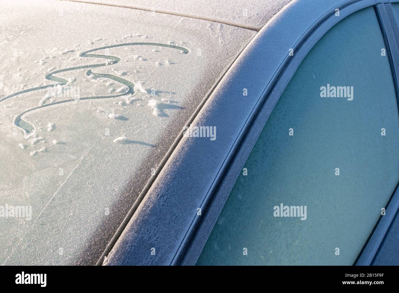 Frozen car windshield hi-res stock photography and images - Alamy