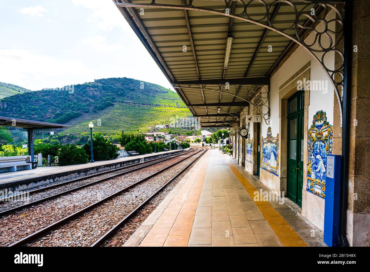 Town pinhao on douro hi-res stock photography and images - Alamy