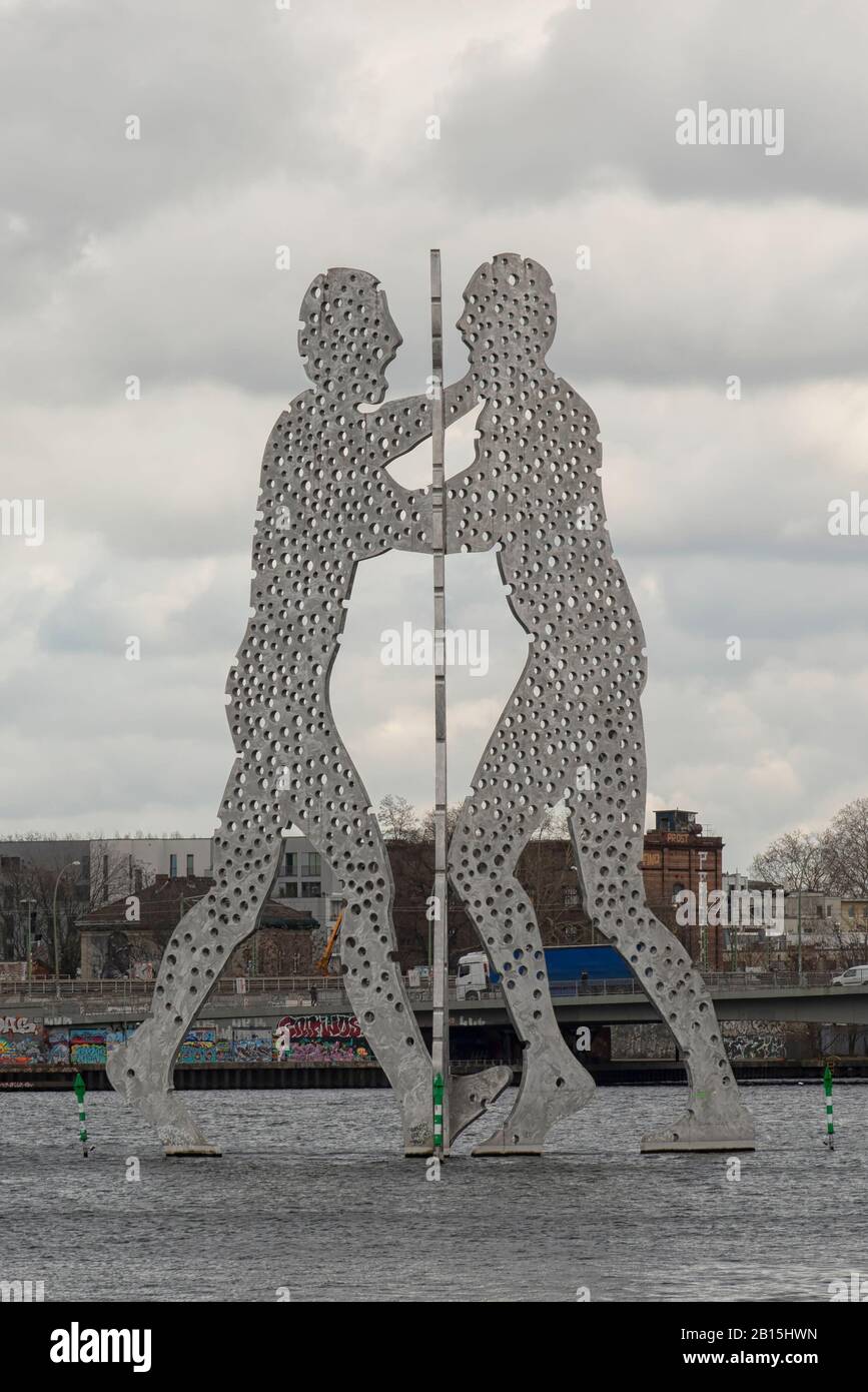 Berlin modern sculpture molecule man hi-res stock photography and ...