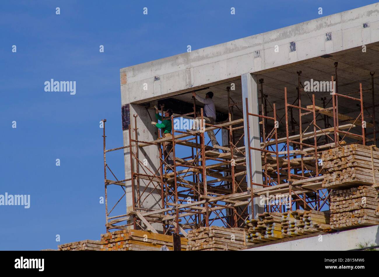 Construction labourers work hi-res stock photography and images - Alamy