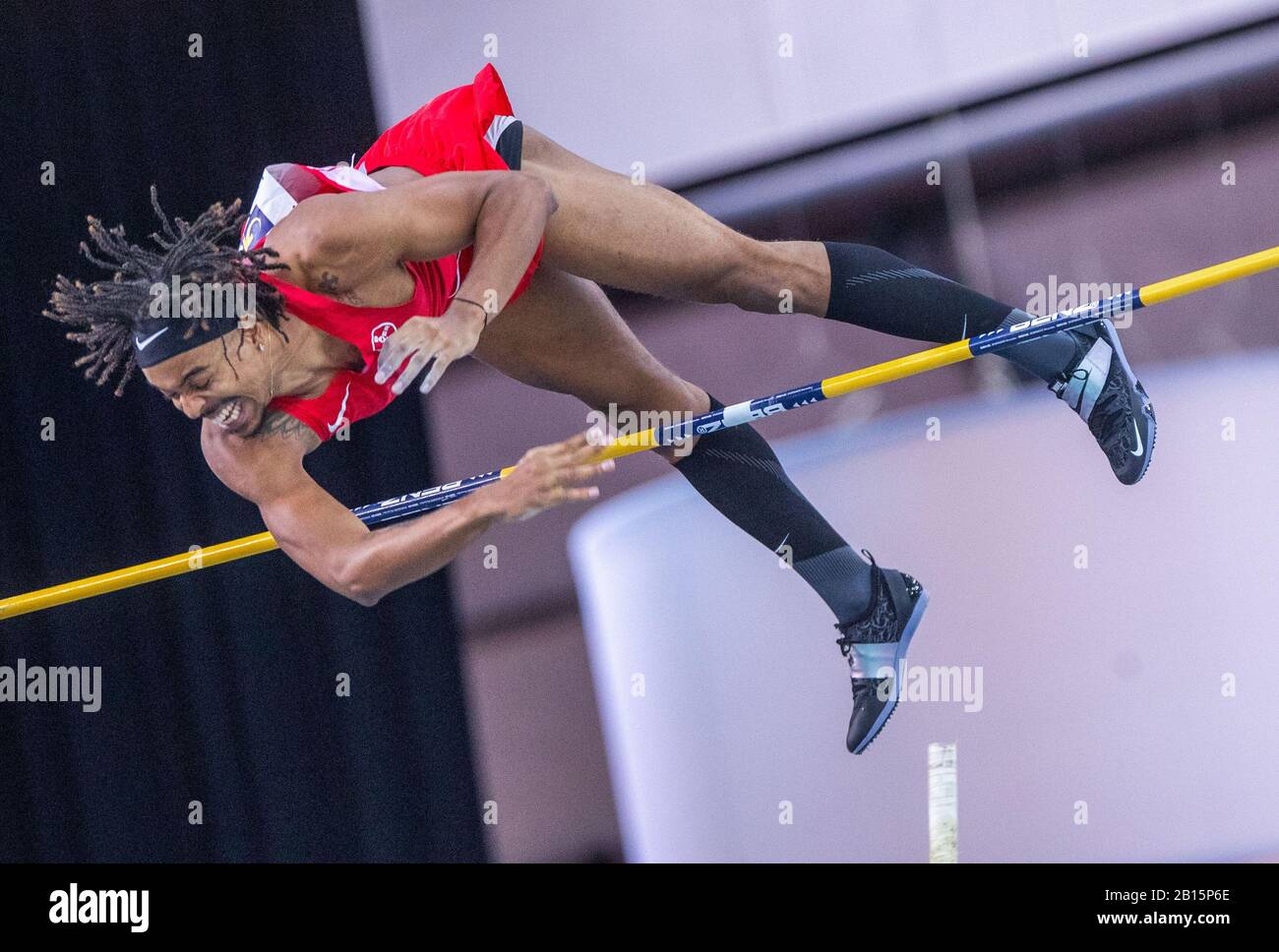 Pole vault men hi-res stock photography and images - Alamy