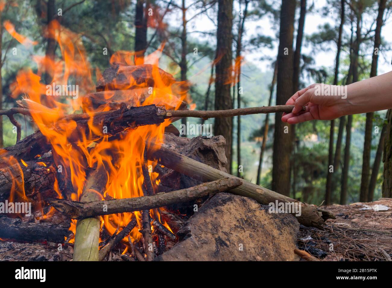 Hand and flame hi-res stock photography and images - Alamy