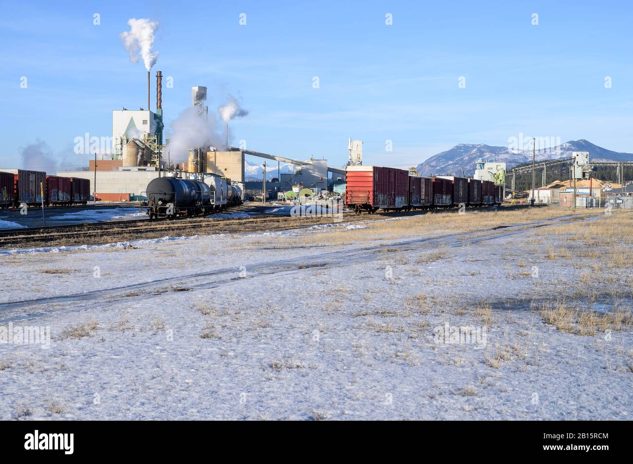 Pulp paper mill smoke stack hi-res stock photography and images - Alamy