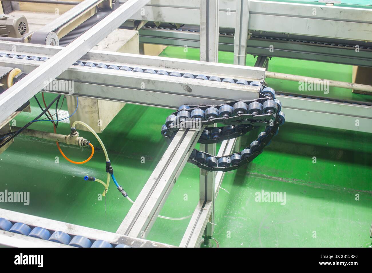 Wait repaie conveyor chain drive shaft production line of the factory ...