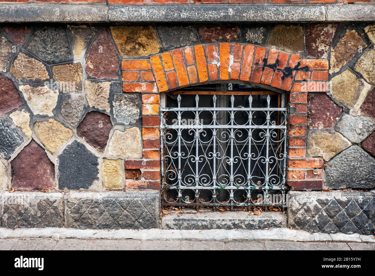 Architectural detail grill hi-res stock photography and images - Alamy