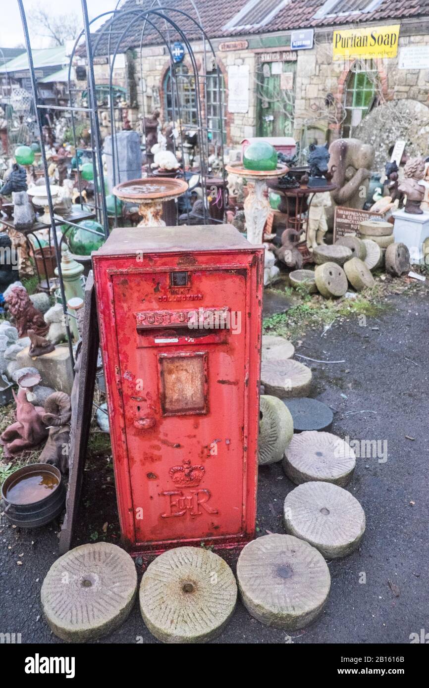 Architectural reclamation yard hi-res stock photography and images - Alamy