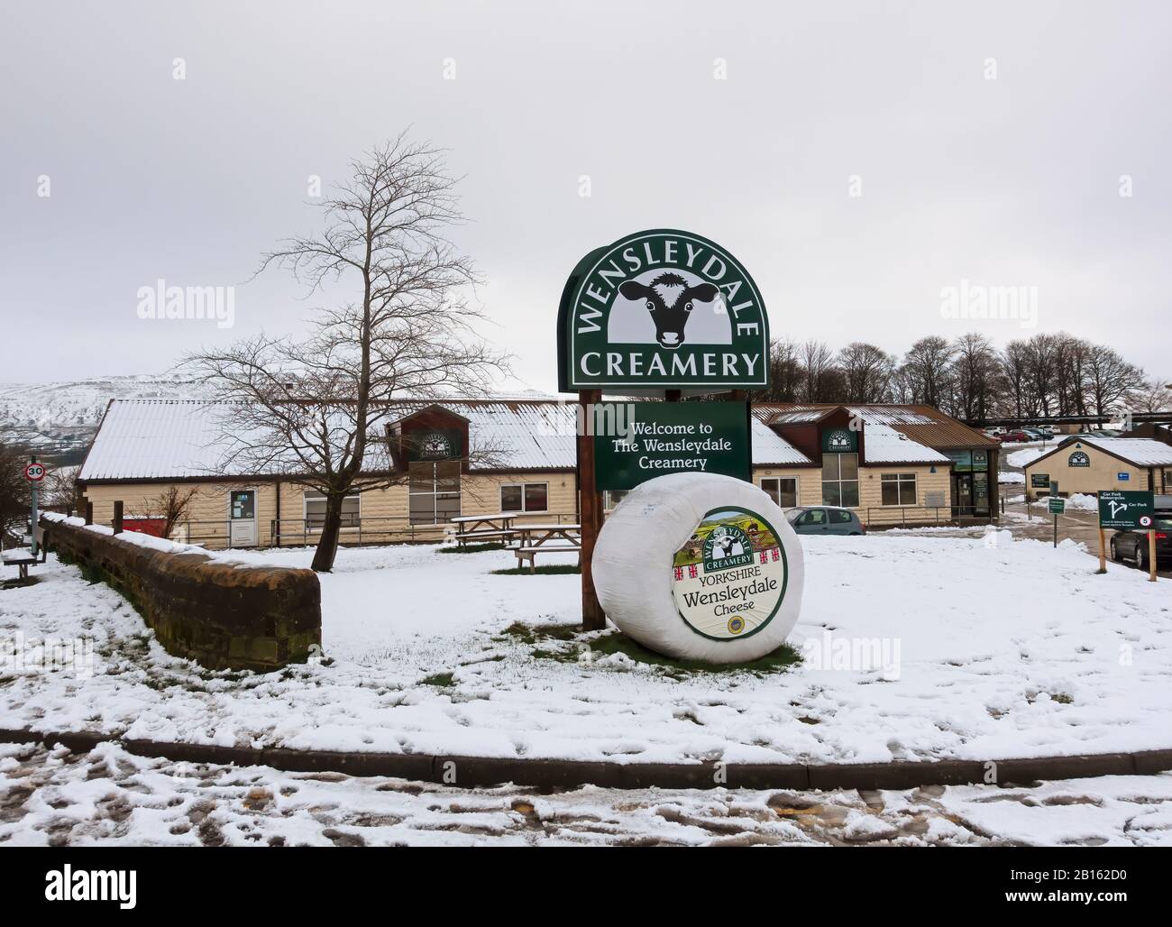 Hawes yorkshire wensleydale cheese hi-res stock photography and images ...