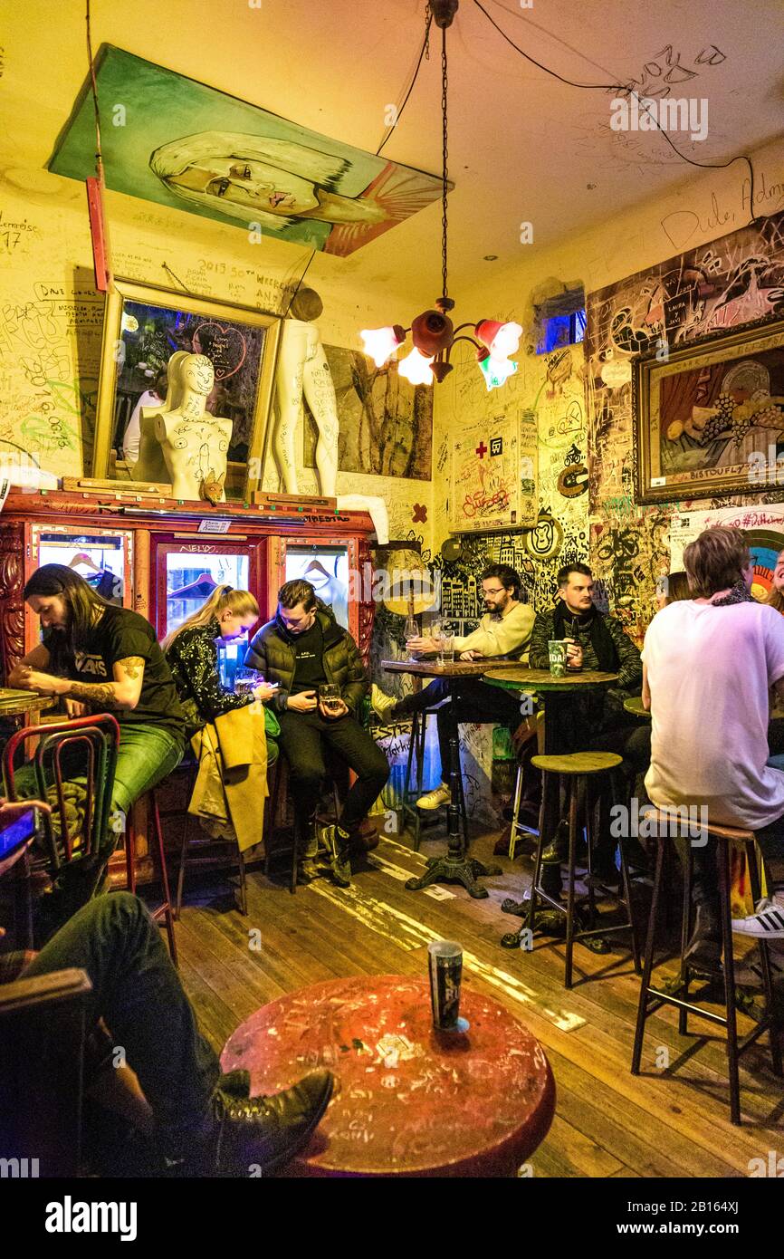 Szimpla bar budapest hi-res stock photography and images - Alamy