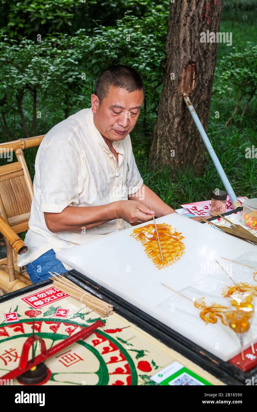 Man prepares intricately shaped caramel candy lollipop in Chengdu ...