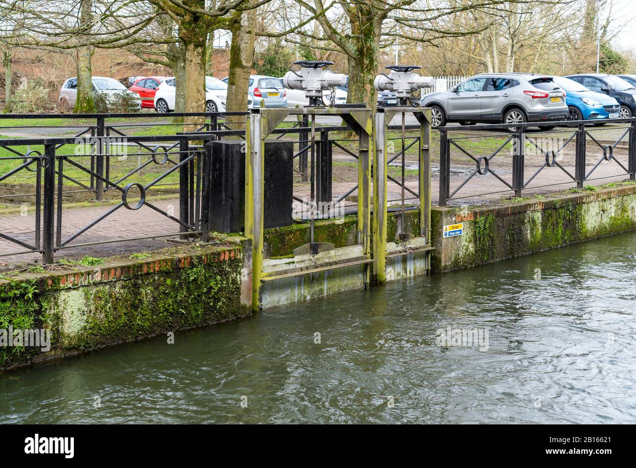 Sluice gates on the River Avon in Salisbury UK Stock Photo - Alamy