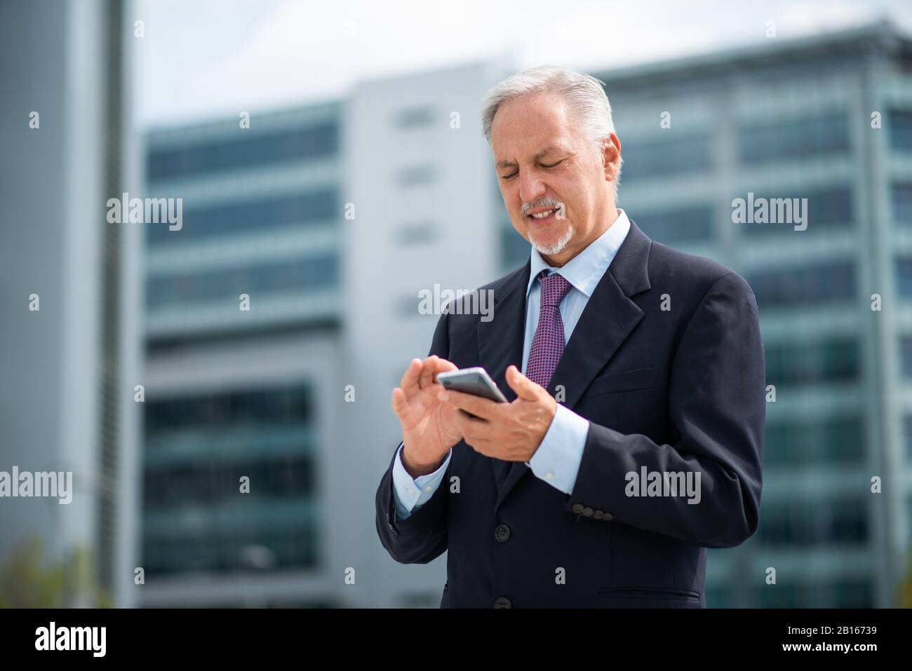 Senior business man using hi-res stock photography and images - Alamy