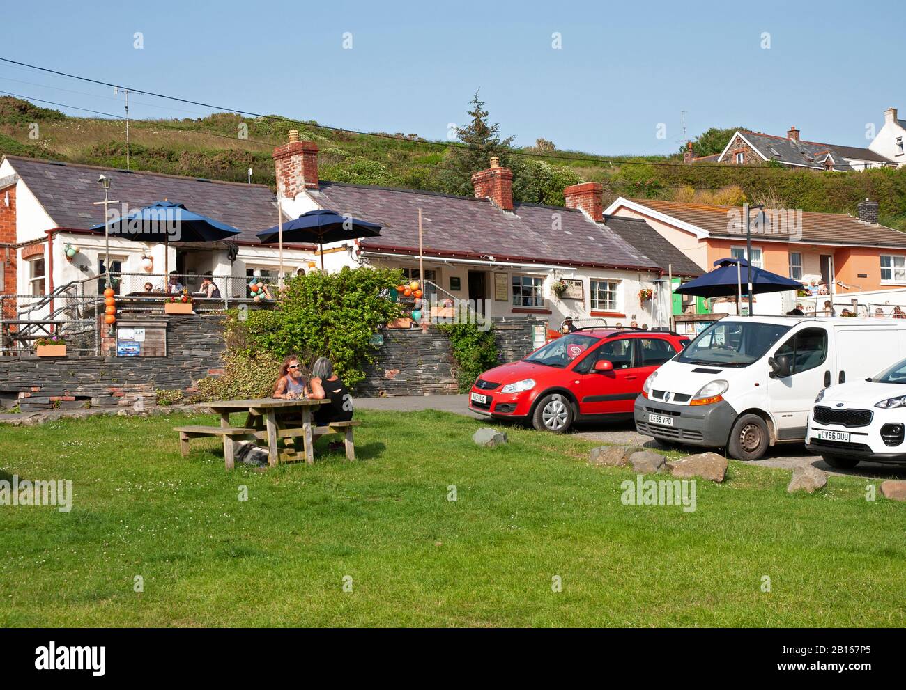 Sloop inn pub porthgain hi-res stock photography and images - Alamy