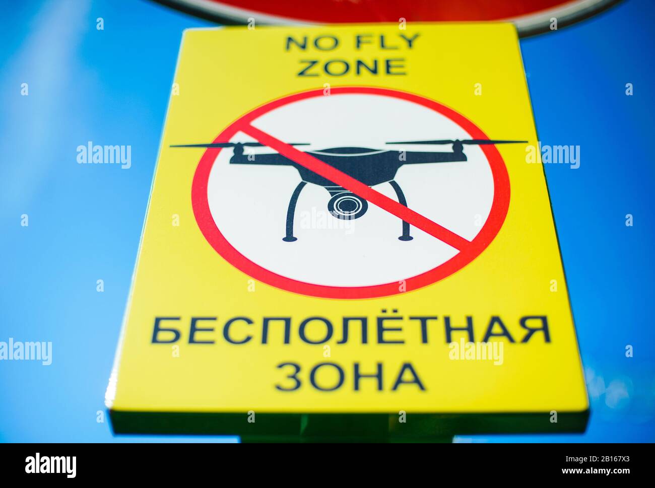 Signboard NO FLY ZONE with a picture of a dithered droning Stock Photo ...