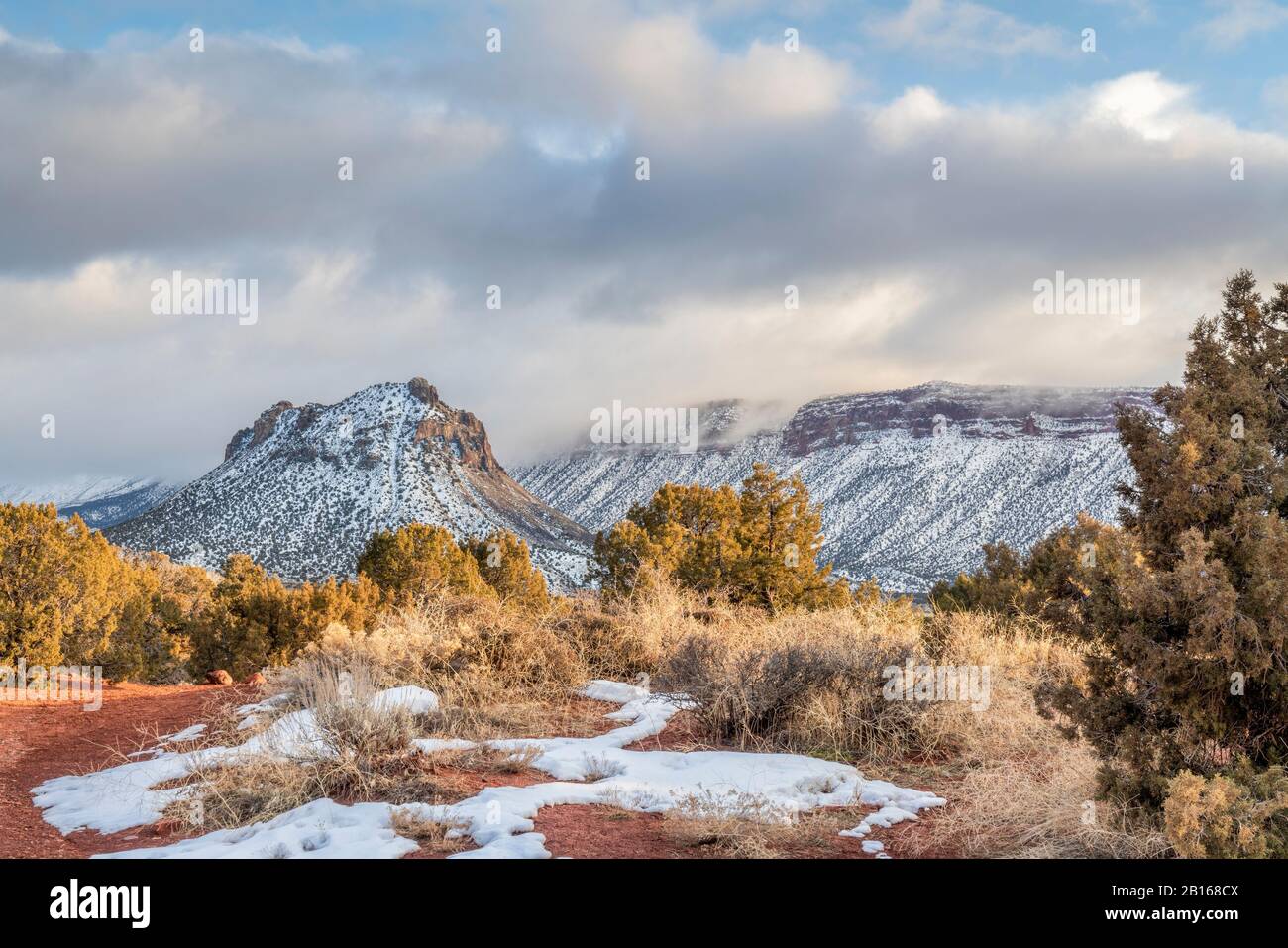 Round mountain hi-res stock photography and images - Alamy