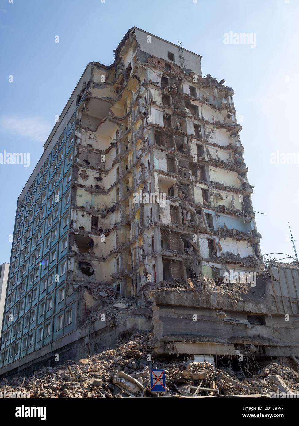 Building being demolished hi-res stock photography and images - Alamy