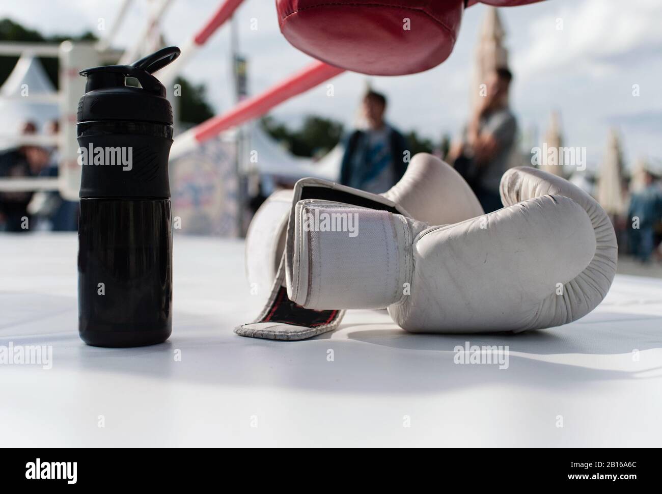Boxing ring not people floor hi-res stock photography and images - Alamy