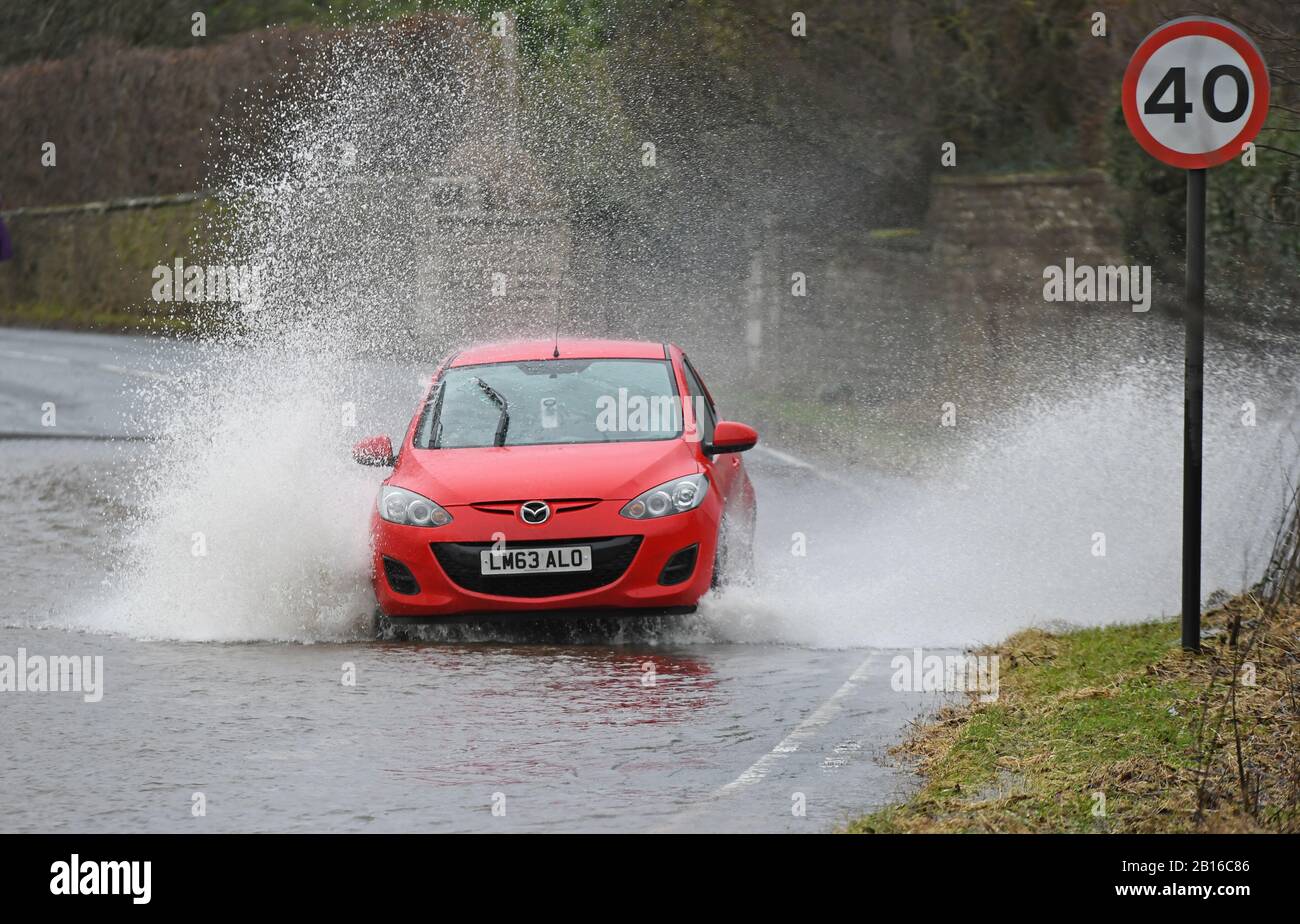 40mph road sign hi-res stock photography and images - Alamy