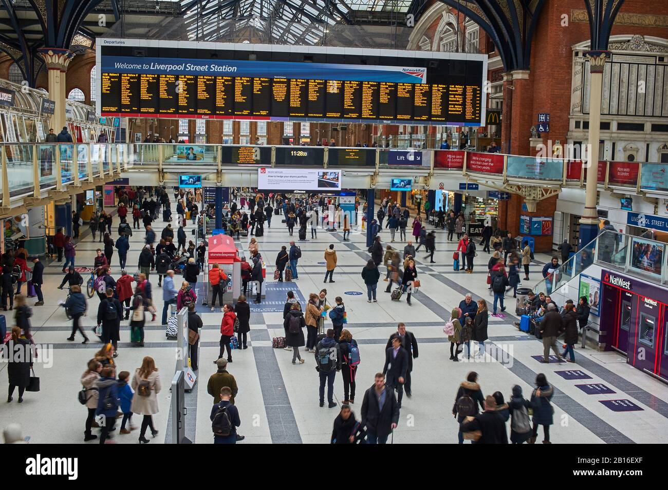 Railway station concourse hi-res stock photography and images - Alamy