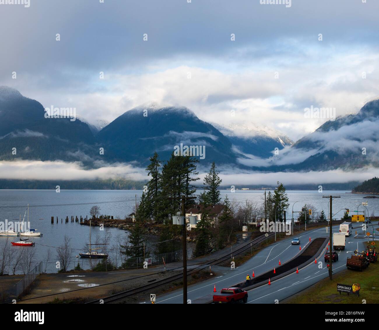 View howe sound mountains hi-res stock photography and images - Alamy