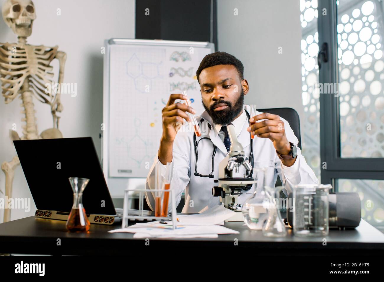 American virologist hi-res stock photography and images - Alamy