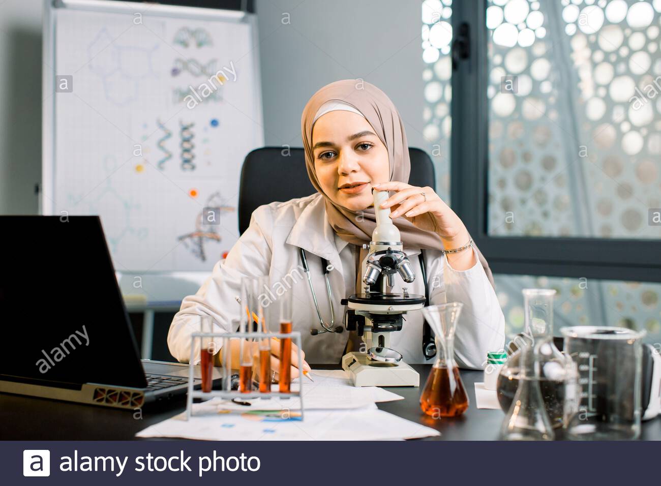 Pharmacist Arab High Resolution Stock Photography and Images - Alamy