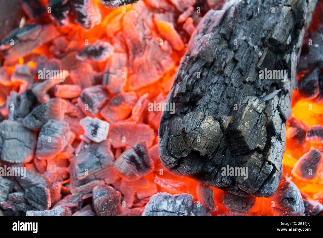 Close up smoldering wood hi-res stock photography and images - Alamy