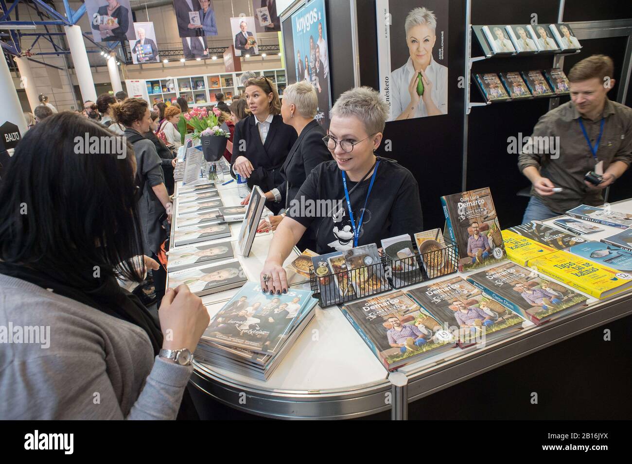 Vilnius, Lithuania. 23rd Feb, 2020. Visitors choose books at Vilnius ...