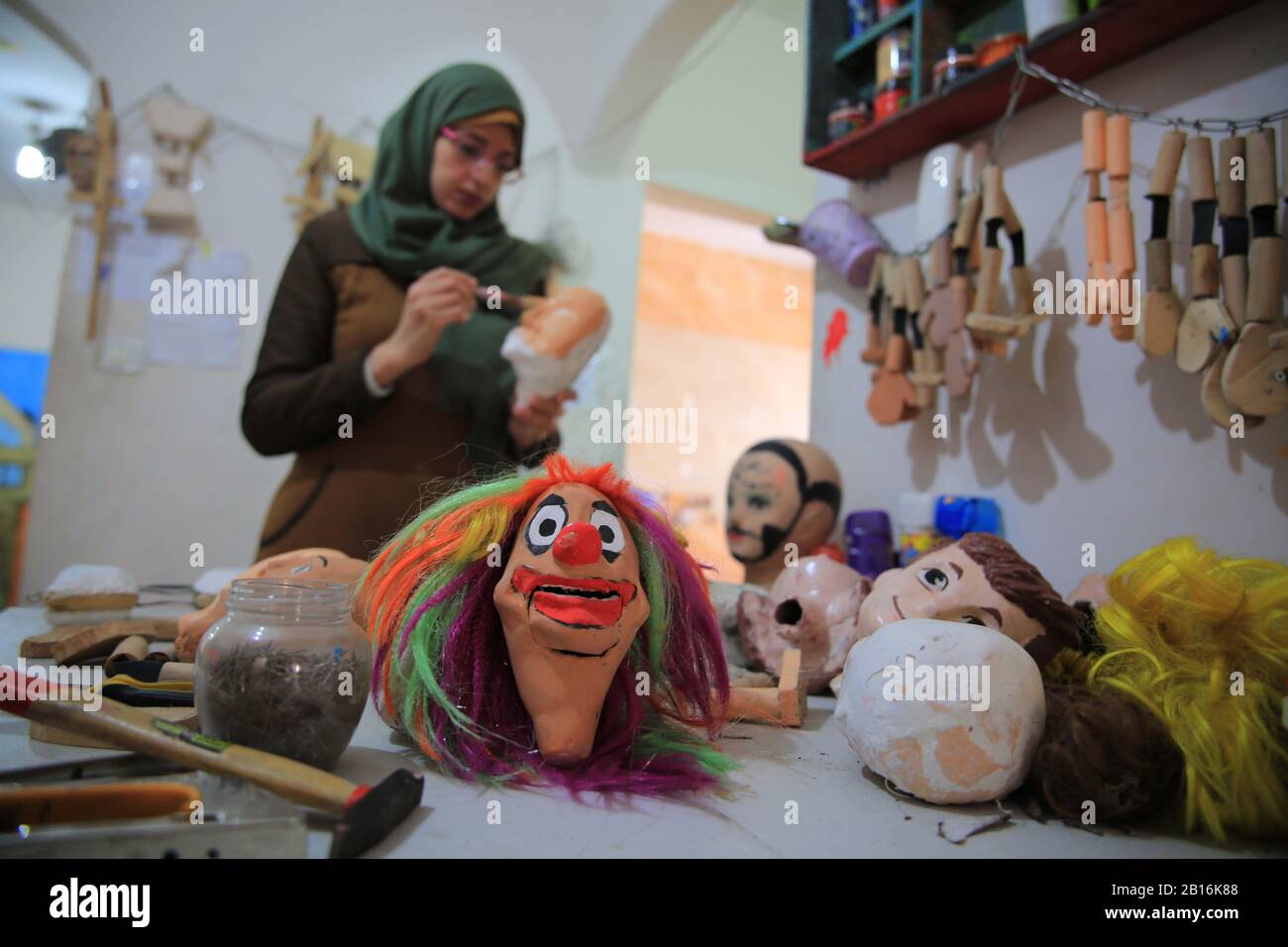 Gaza City, The Gaza Strip, Palestine. 23rd Feb, 2020. Palestinian young ...