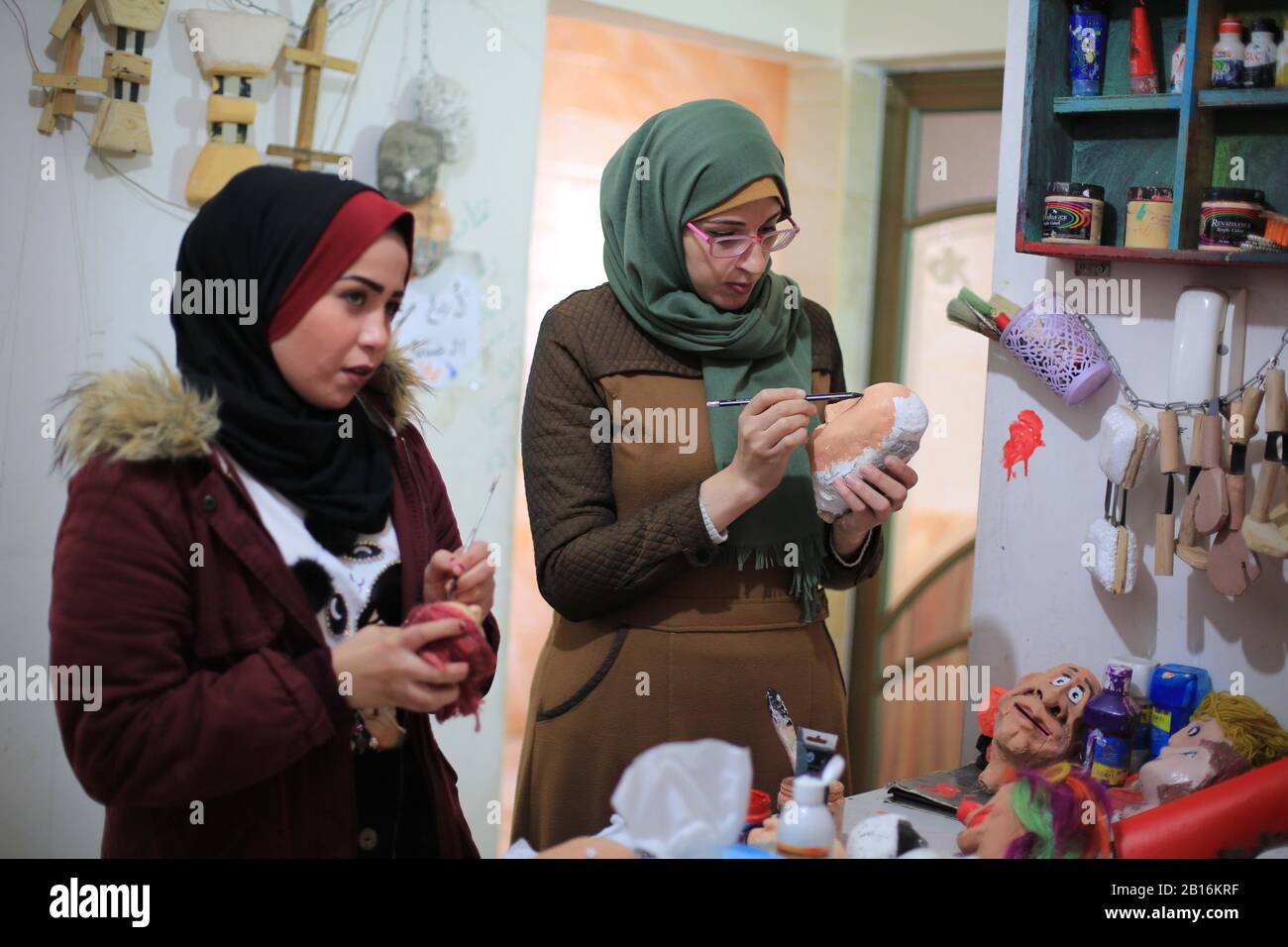 Gaza City, The Gaza Strip, Palestine. 23rd Feb, 2020. Palestinian young ...