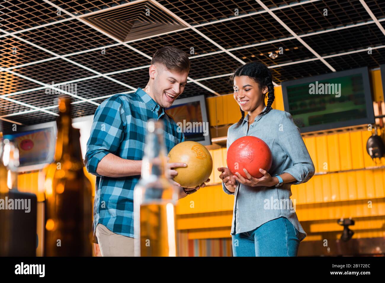 Bowling couple hi-res stock photography and images - Alamy