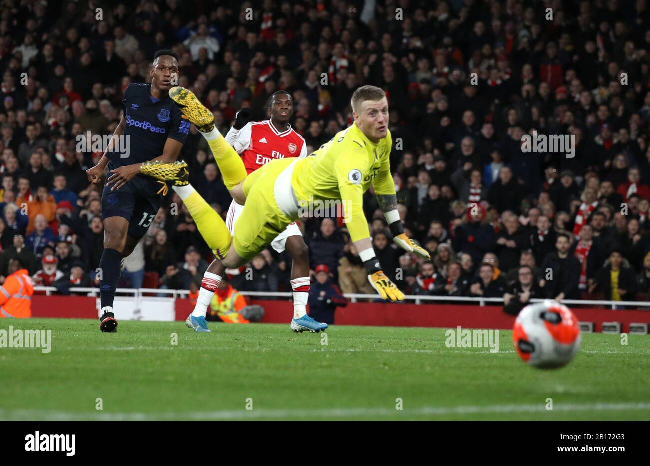 Football stadium wide shot hi-res stock photography and images - Alamy